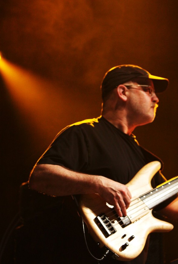 Gary Willis - Bajos y Bajistas