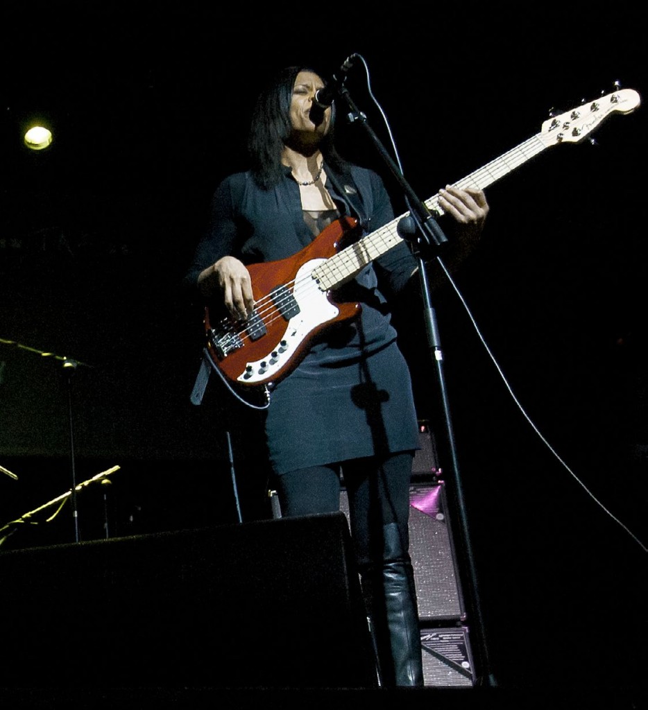 Yolanda Charles - Bajos y Bajistas