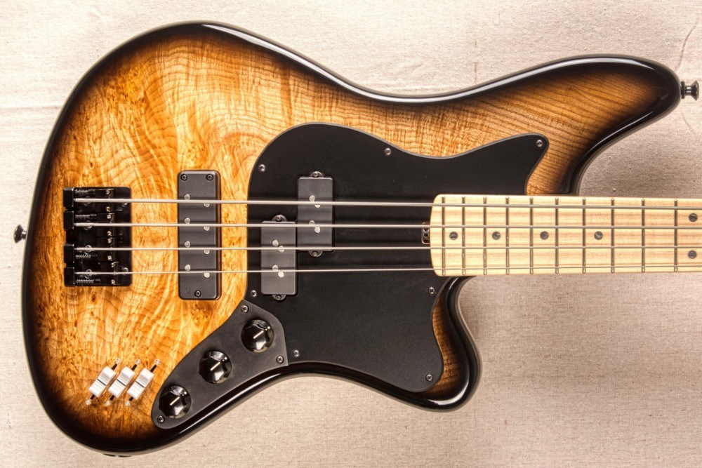 LEH Guitars presenta el Offset 4-String Bass - Bajos y Bajistas